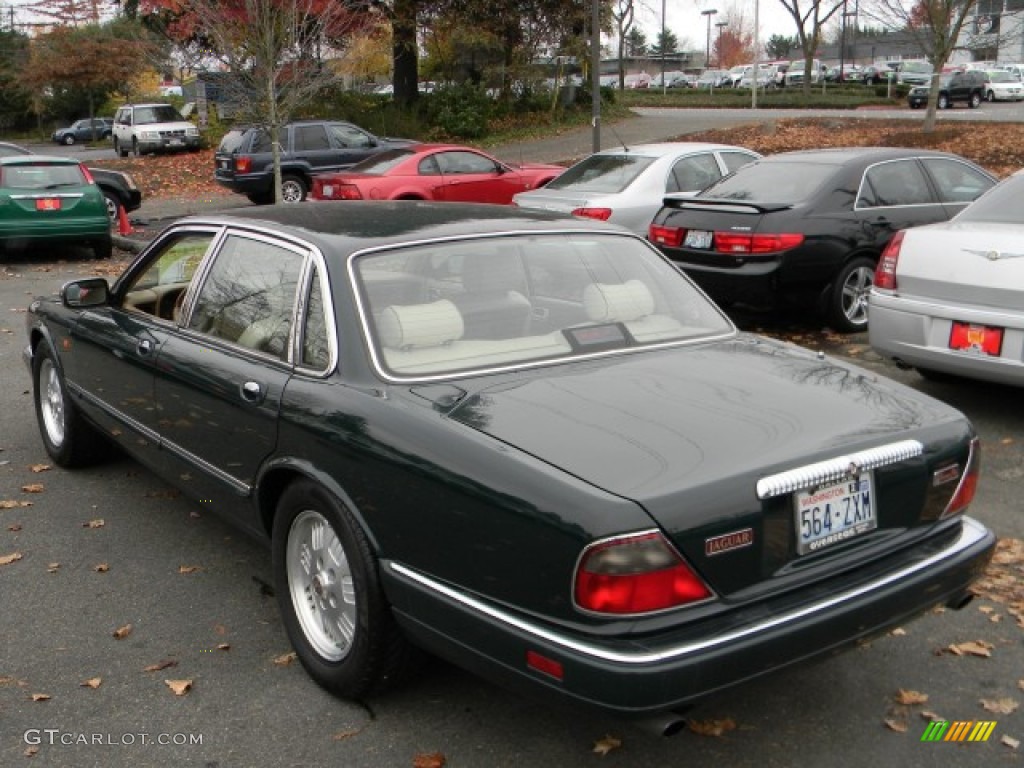Jaguar XJ (X300/NAW/NAB) XJ6 4.0 i 24V Classic Sovereign (241 Hp)